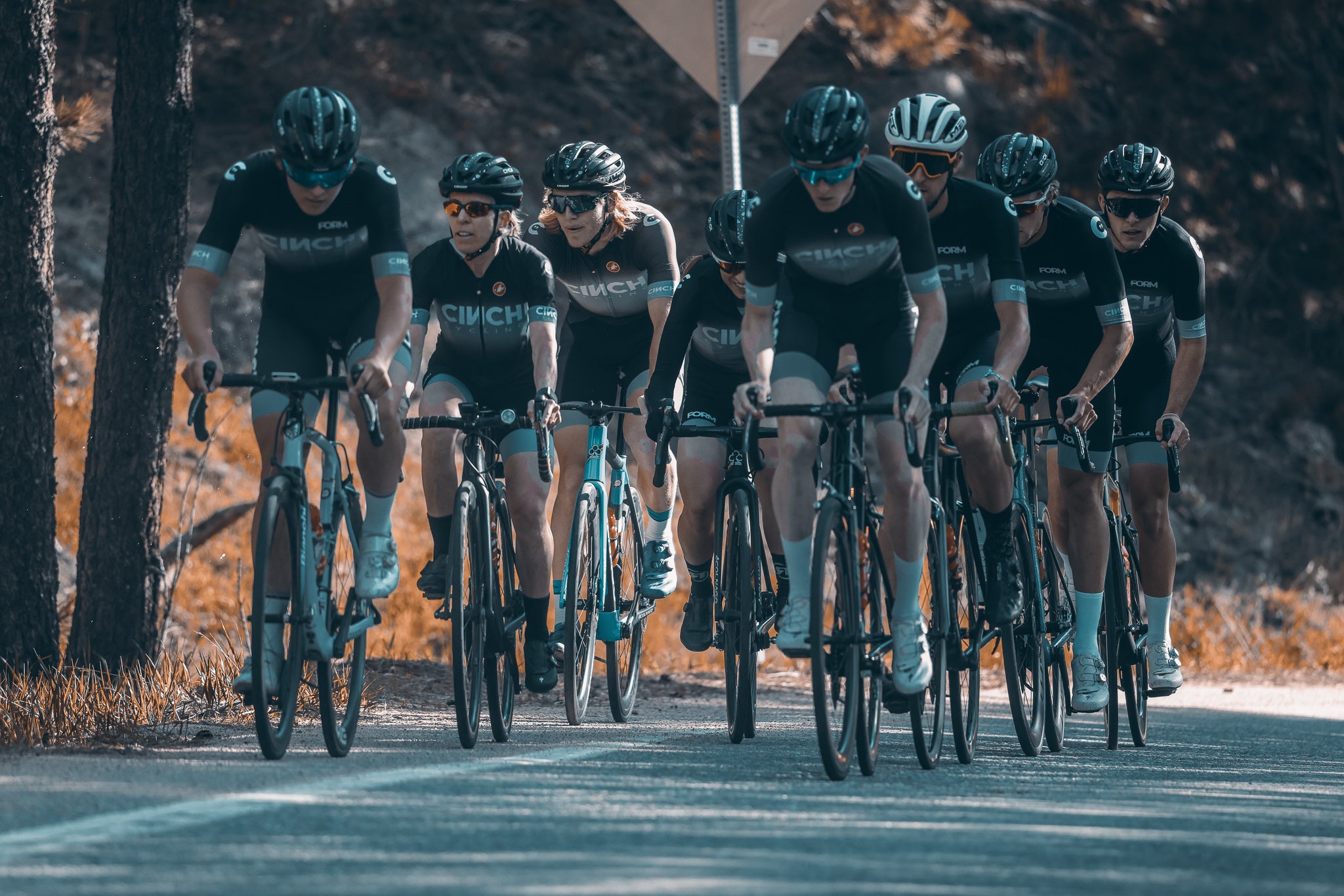 How to Understand Where and When to Position in the Peloton – CinchCoaching